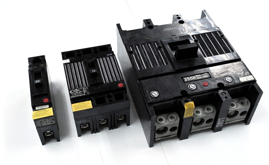 GE โมลเคสเซอร์กิตเบรกเกอร์ (MCCB) - KPECO